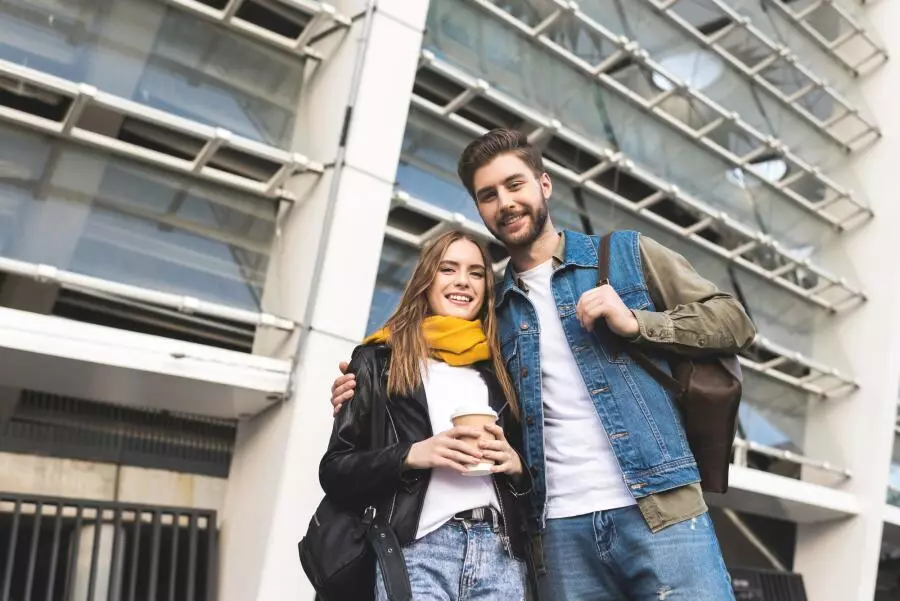 ¿Cuál es el atractivo de las mujeres pequeñas?