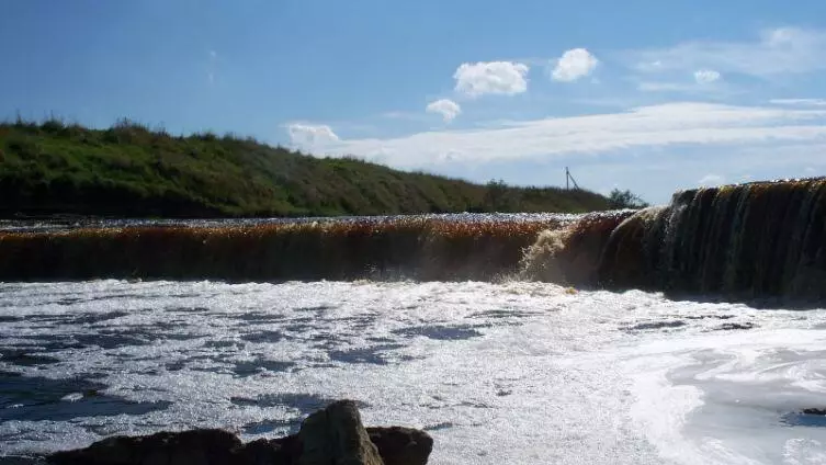 Vattenfall på floden Tosna