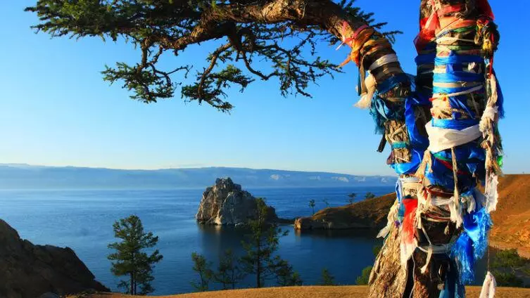 Shaman-Rock ທີ່ Cape Burkhan (Lake Baikal)