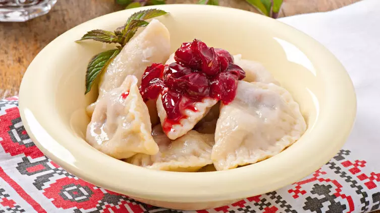 Kiel kuiri dumplings de krusta testo?