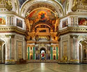 Iconostasis i Katedrales së Shën Isakut. Fotografitë nga segmitza.ru.