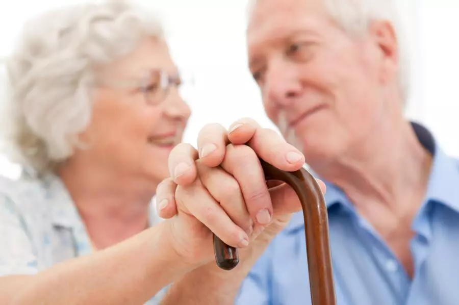 Kako lahko pomagamo starejšim v domovih za ostarele?