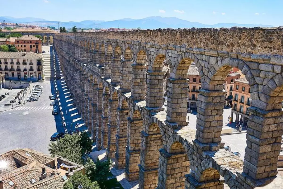 Aqueduc à Segovia (Ie siècle. N. E.)