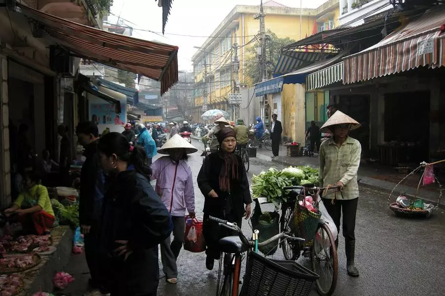 Vita per le strade del centro di Hanoi