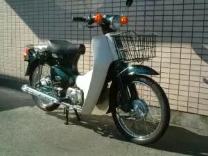 Munduko moto ezagunena - Honda Super Cub.