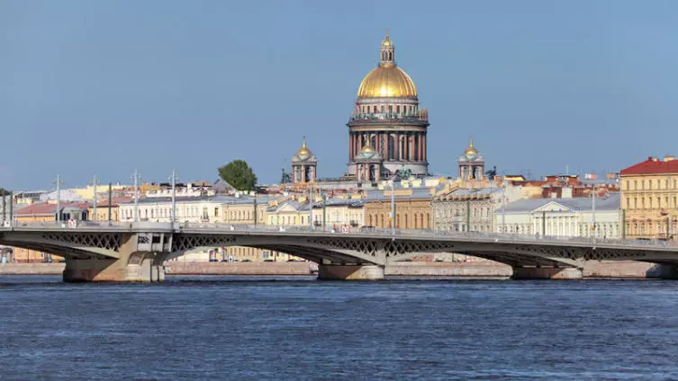 Sint-isaac's Cathedral. Amalgam op bloed of amalgam foar ieuwen? 54726_1