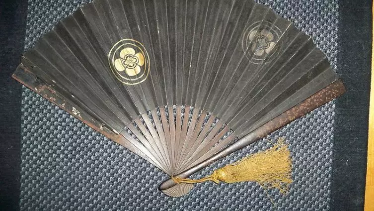 Japāņu kaujas ventilators. Kā lapa putām kļuva par personisku ieroci?