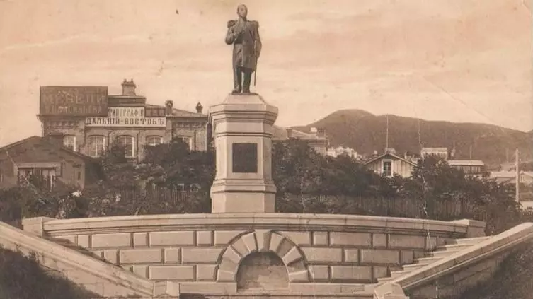 Nagpakita monumento sa admiral zagidok sa vladivostok
