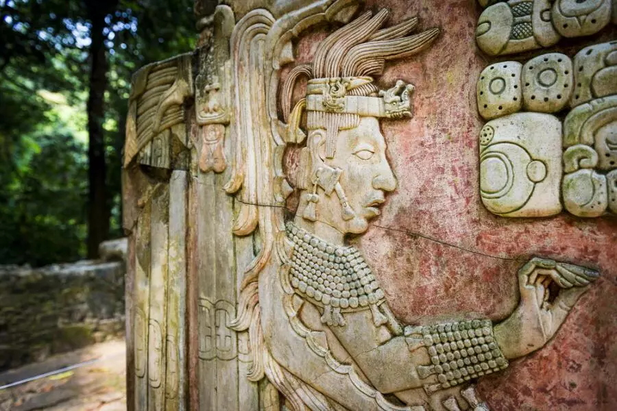 Bas-relief sa Maya Temple.