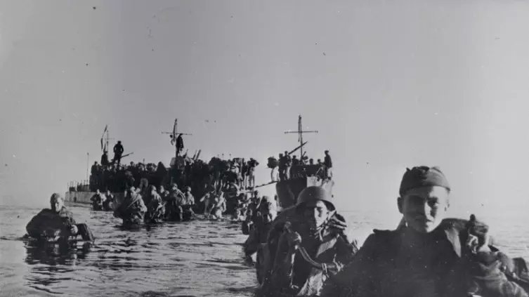 Fighters of the 109th Rifle Division er plantet på Saaremaa Island, 1944