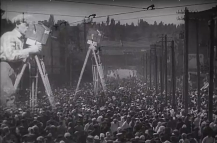1929 yil kino kamerasi bo'lgan K / F ramkasi ", 1929 yil