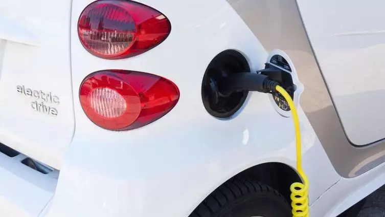 Comment charger un véhicule électrique en 15 minutes?