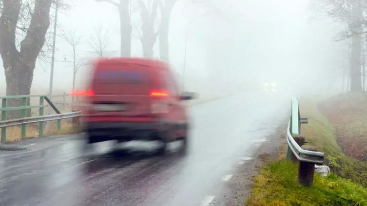 Як вести машину в тумані?