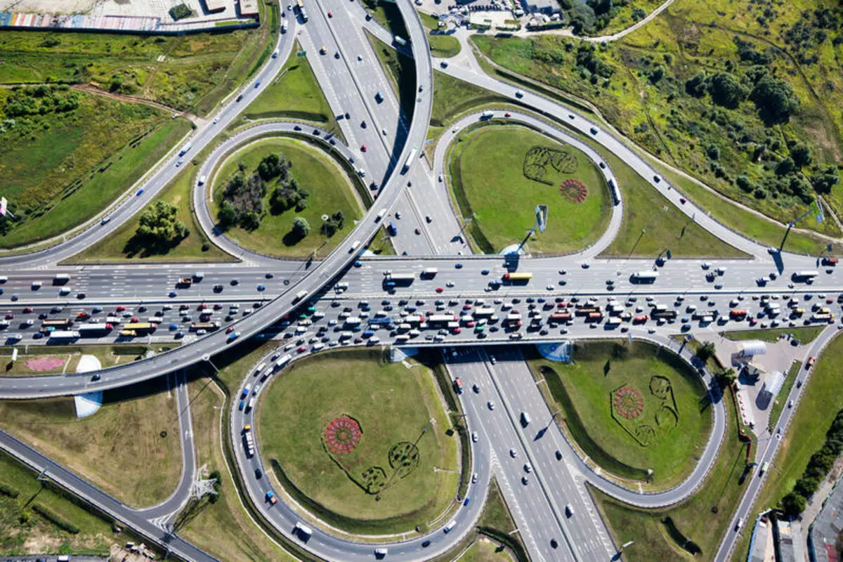 Kepiye pass persimpangan kanthi gerakan bunder?