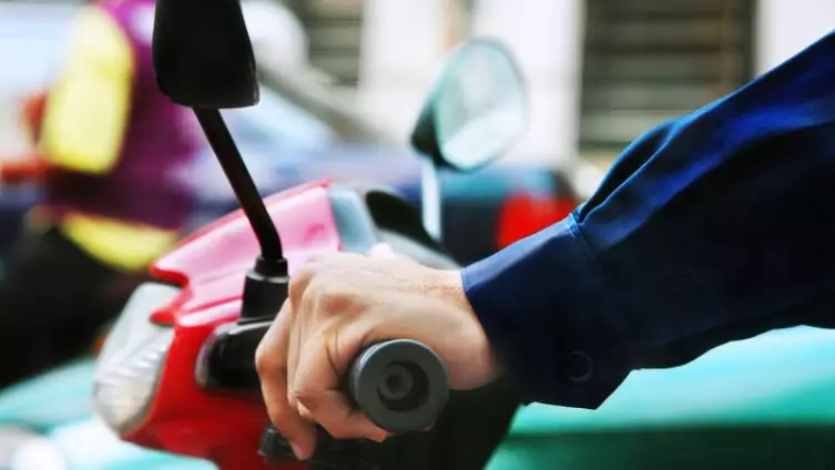 Com tractar amb la gasolina i els embussos de trànsit? 6471_1