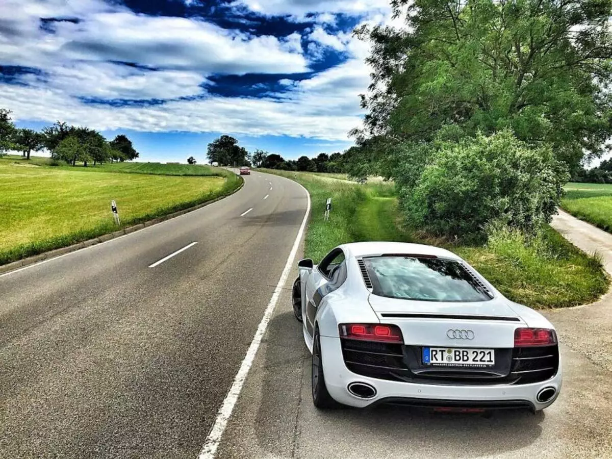 Notéiert mam Auto begeeschtert. Wéi séchert de Summer fueren?