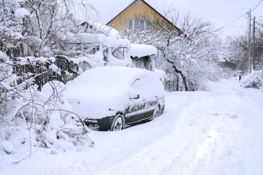 Cum să supraviețuiești pe autostrada în timpul iernii, dacă sunteți blocat? Instrucțiuni de supraviețuire într-o mașină notată