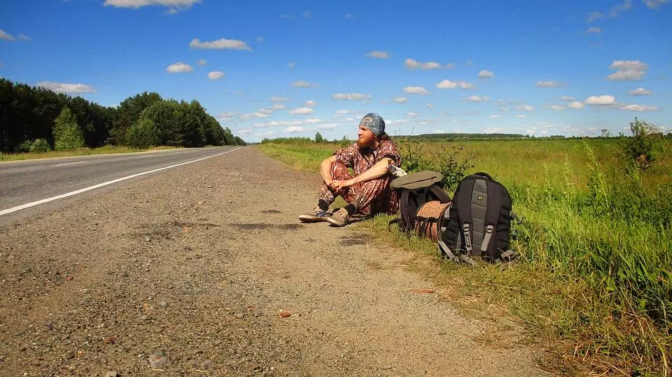 Kepiye cara lelungan hitchhiking? Tips lan Lifehaki