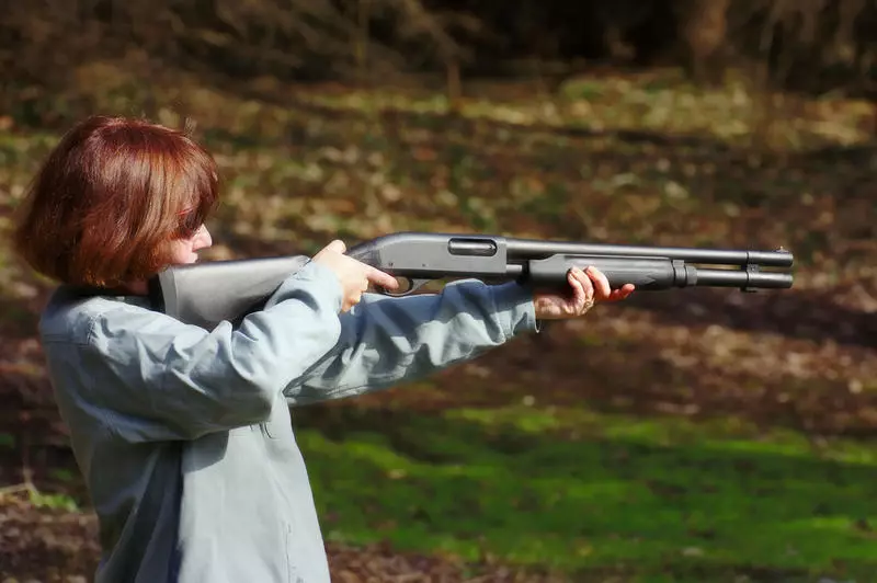 Shotgun Remington 870. Varför kallas det en legendarisk pomps gevär? 1. värdighet och nackdelar