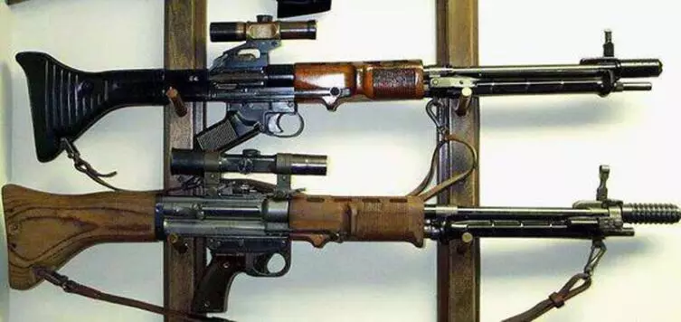 FG-42 (FG-42). Por que esse rifle automático chamou as 