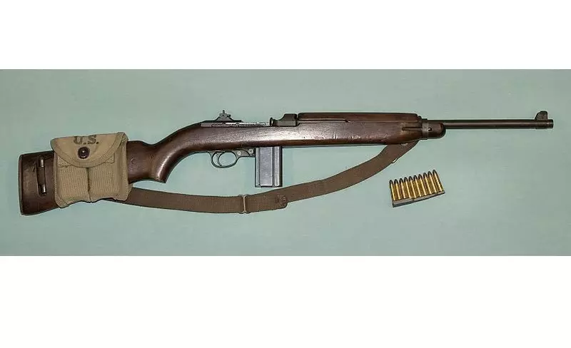 Carbina de carabina estadounidense. Como son as armas de servicemen que non teñen un rifle "converteuse no" Sniper nocturno "?