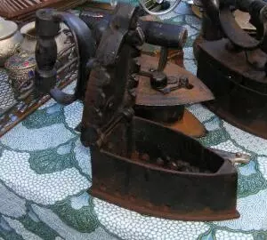 Old irons on the flea market. Photo by the author