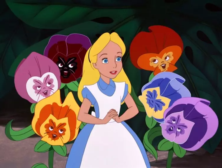 Alisin Cinema - 10. Zingaphi izihlandlo Disney wazama ukuba umkhusele "Alice in Wonderland"?