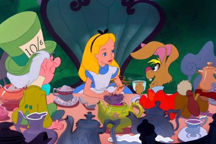 Alisin elokuva - 11. Miksi Disney "Alice in Wonderland" First epäonnistui, ja sitten tuli klassikko?