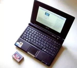 Asus Eee PC 701 ljocht op