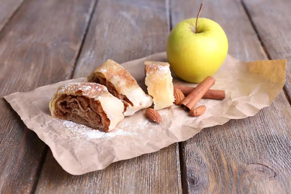 ¿Qué pasa si cocina Strudel, Nudevnsupppe y Schnitsuppe? Almuerzo festivo alemán!