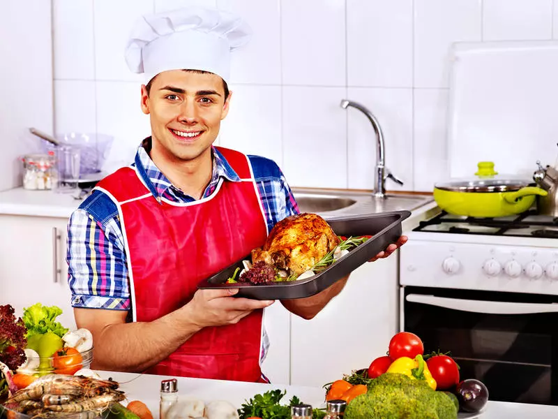 Man in de keuken: welke gerechten moeten bereid zijn om te leven tot 100 jaar?