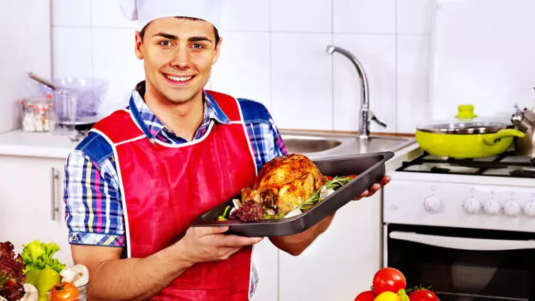 Man in de keuken: welke gerechten moeten bereid zijn om te leven tot 100 jaar?