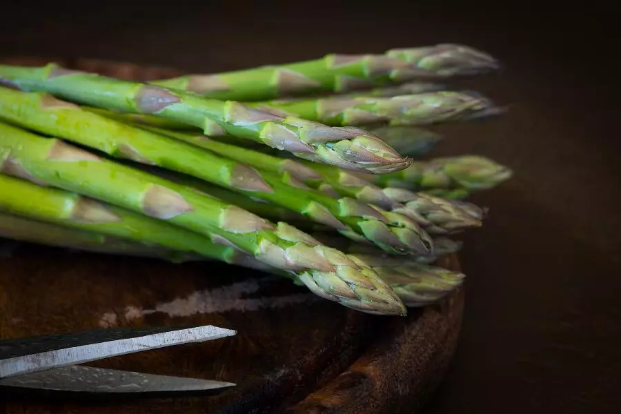 Điều gì đang chuẩn bị ở Pháp, hoặc bạn muốn ăn Asparagus, Monsieur là gì?